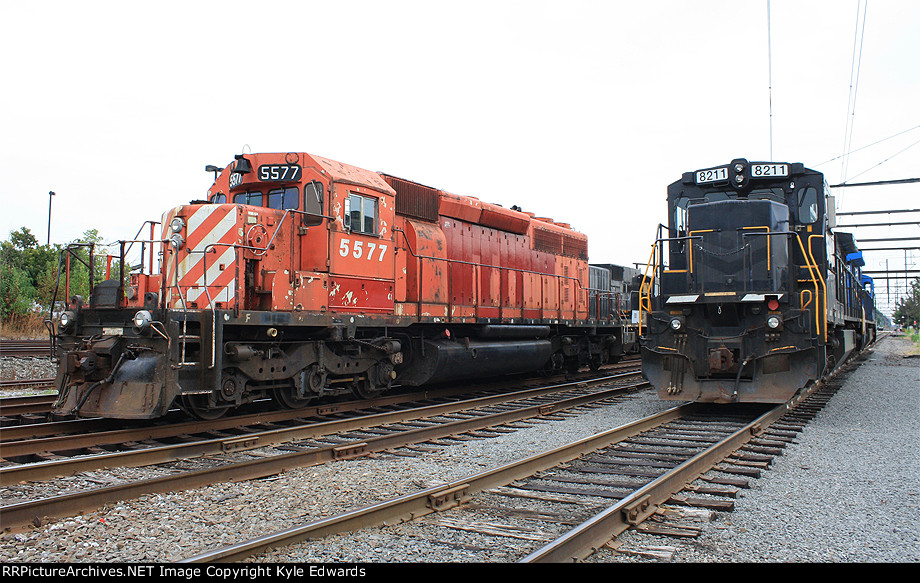 NHIR SD40-2 #5577 and PNRR C39-8 #8211